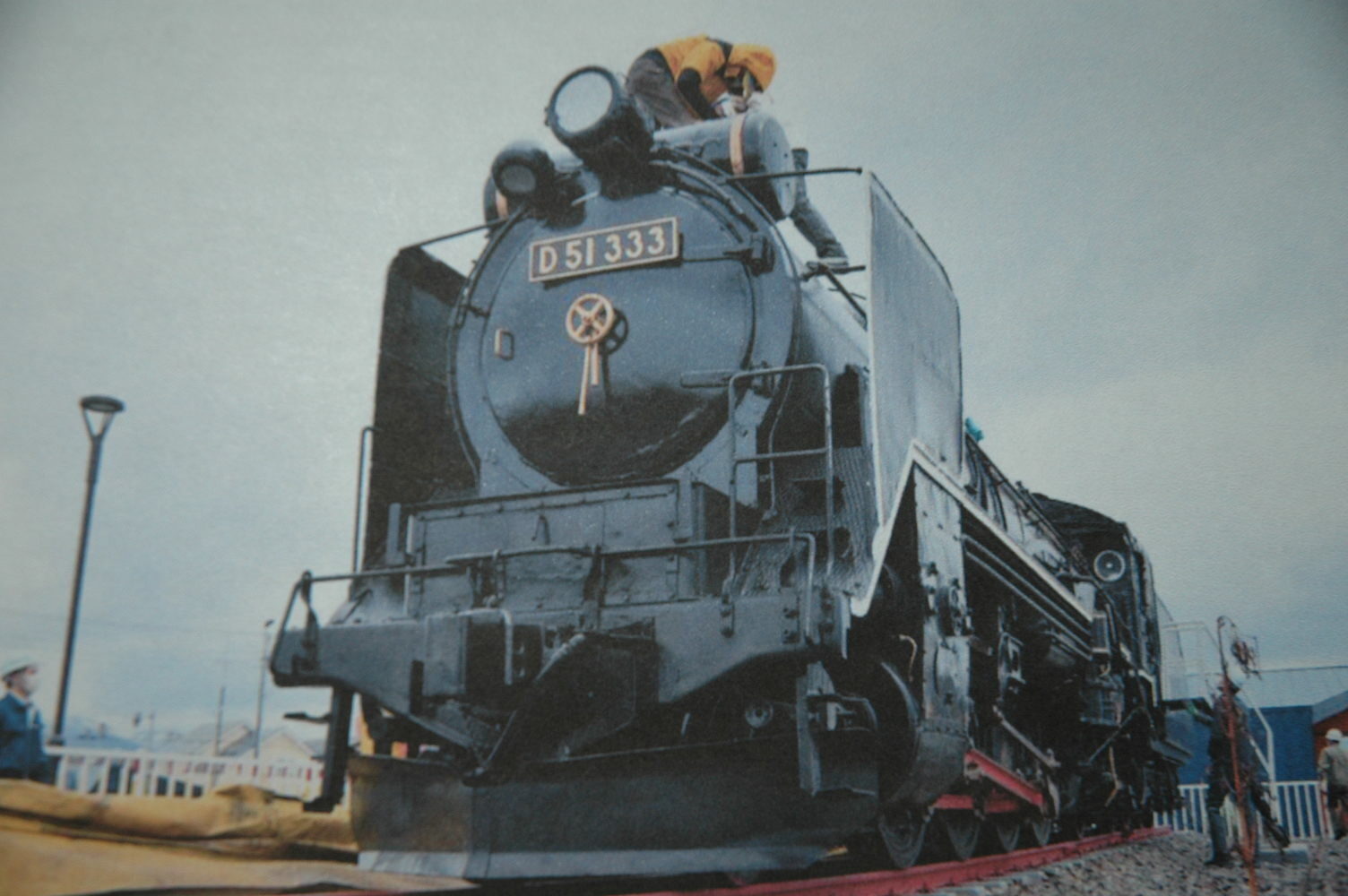 JR室蘭本線・白老駅北側の観光商業ゾーンの「SLポロト号」、冬囲い外される。: 北の鉄ちゃんの部屋